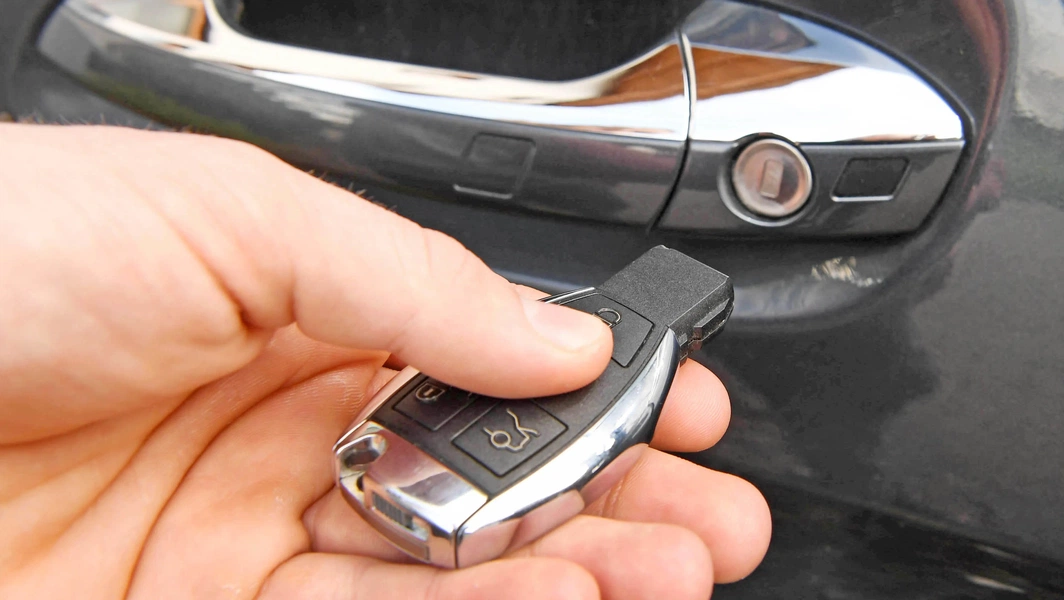 10 hidden features in modern car key fobs