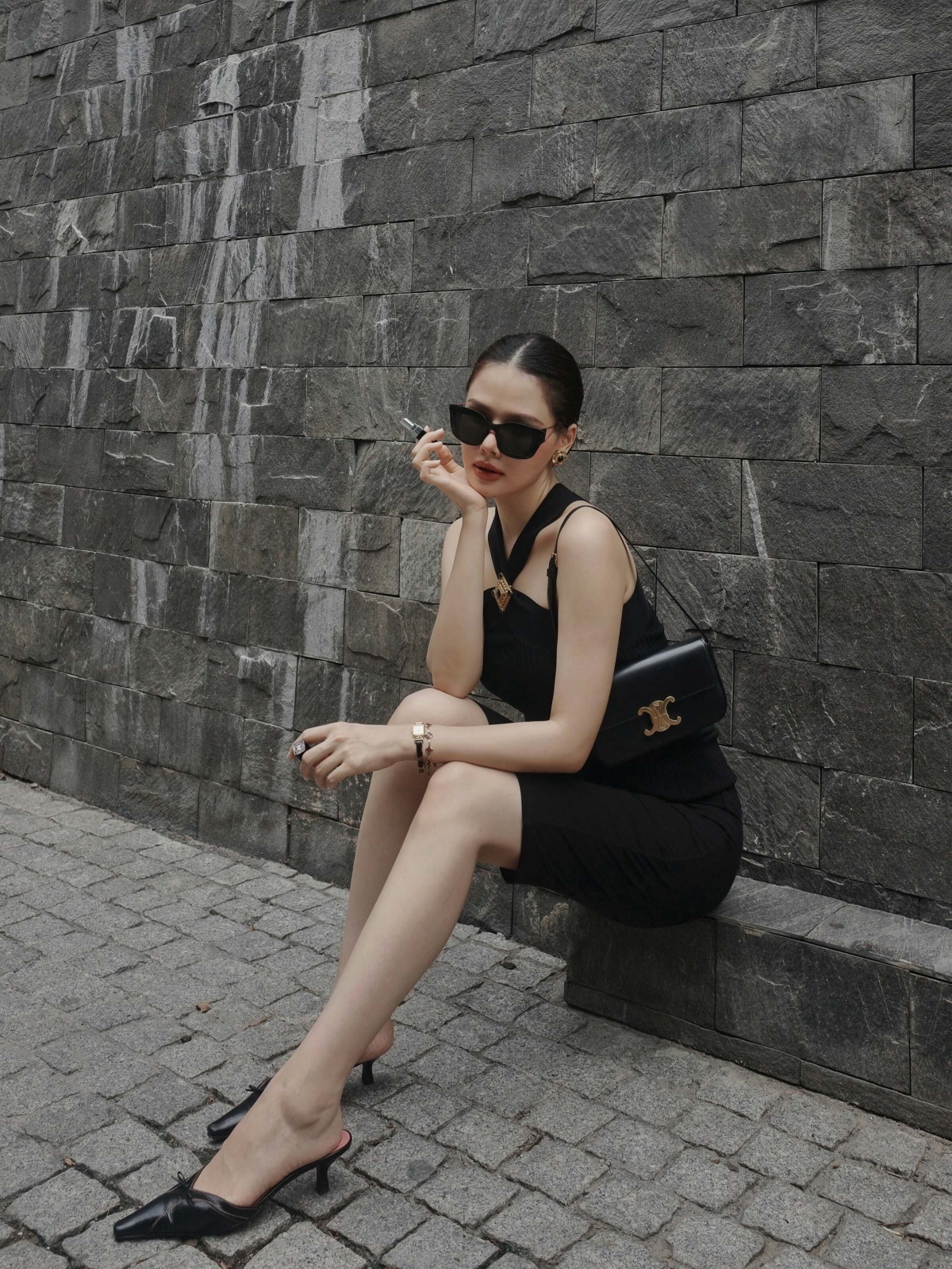 Ảnh sao 13/6: Lê Phương khoe sắc bên chồng con tại đêm tiệc