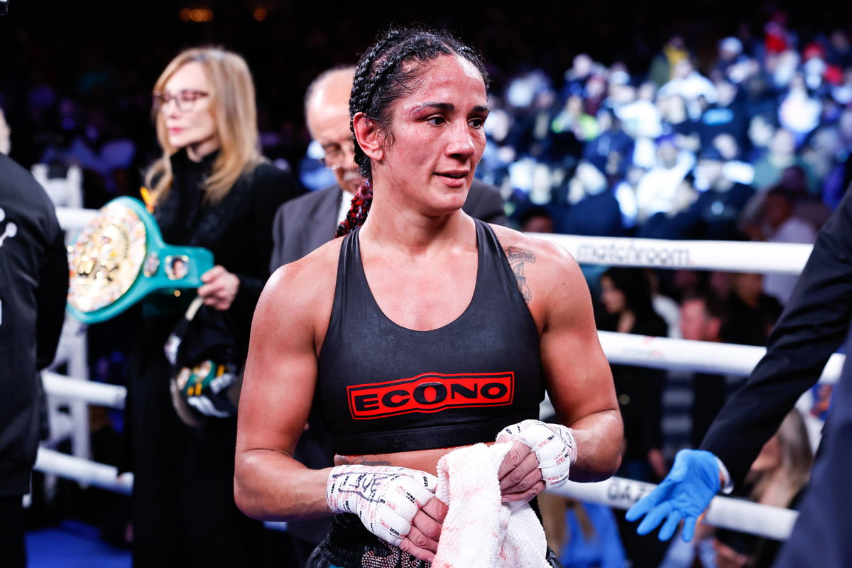 15 female boxers who fought in multiple weight categories