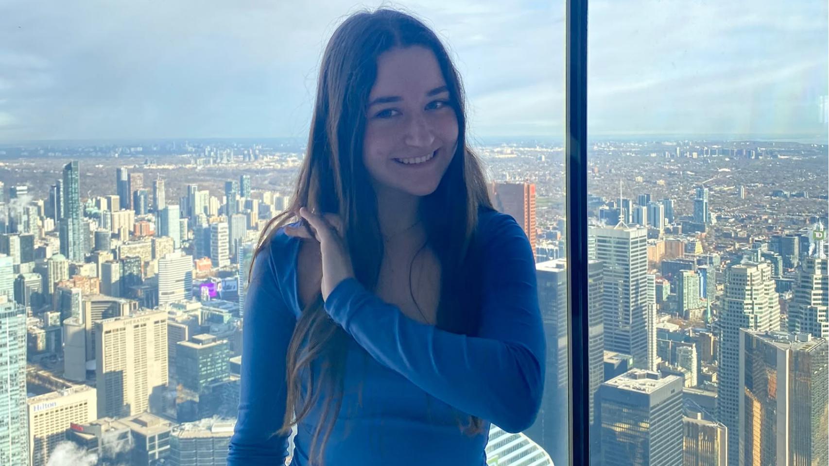 Aitana, alumna con un 9,74 en la PAU 2026 de Valencia: "El día de los ...