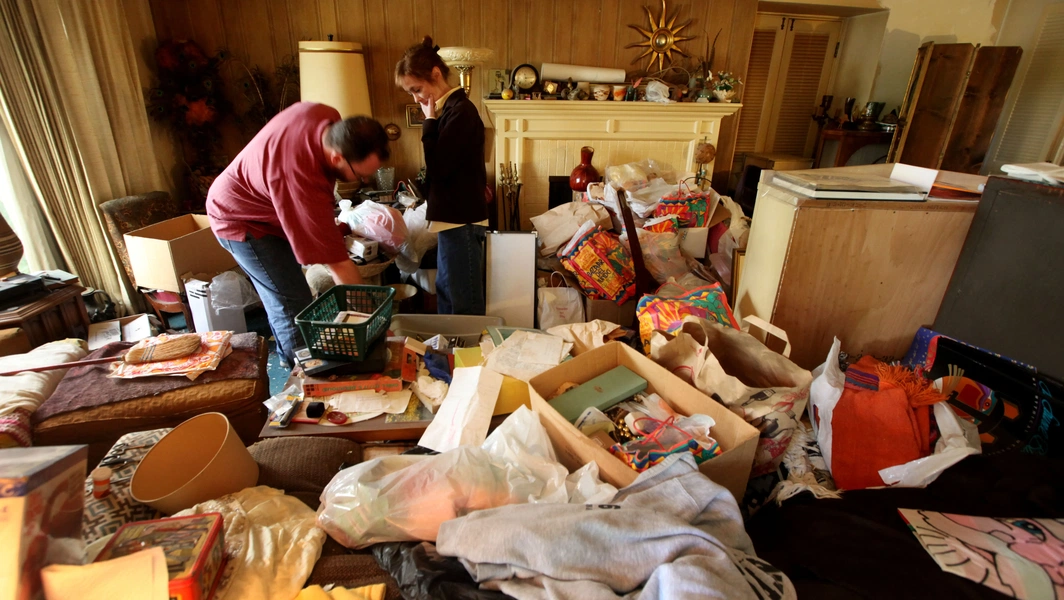 Man finds hidden cash while clearing late mother’s home
