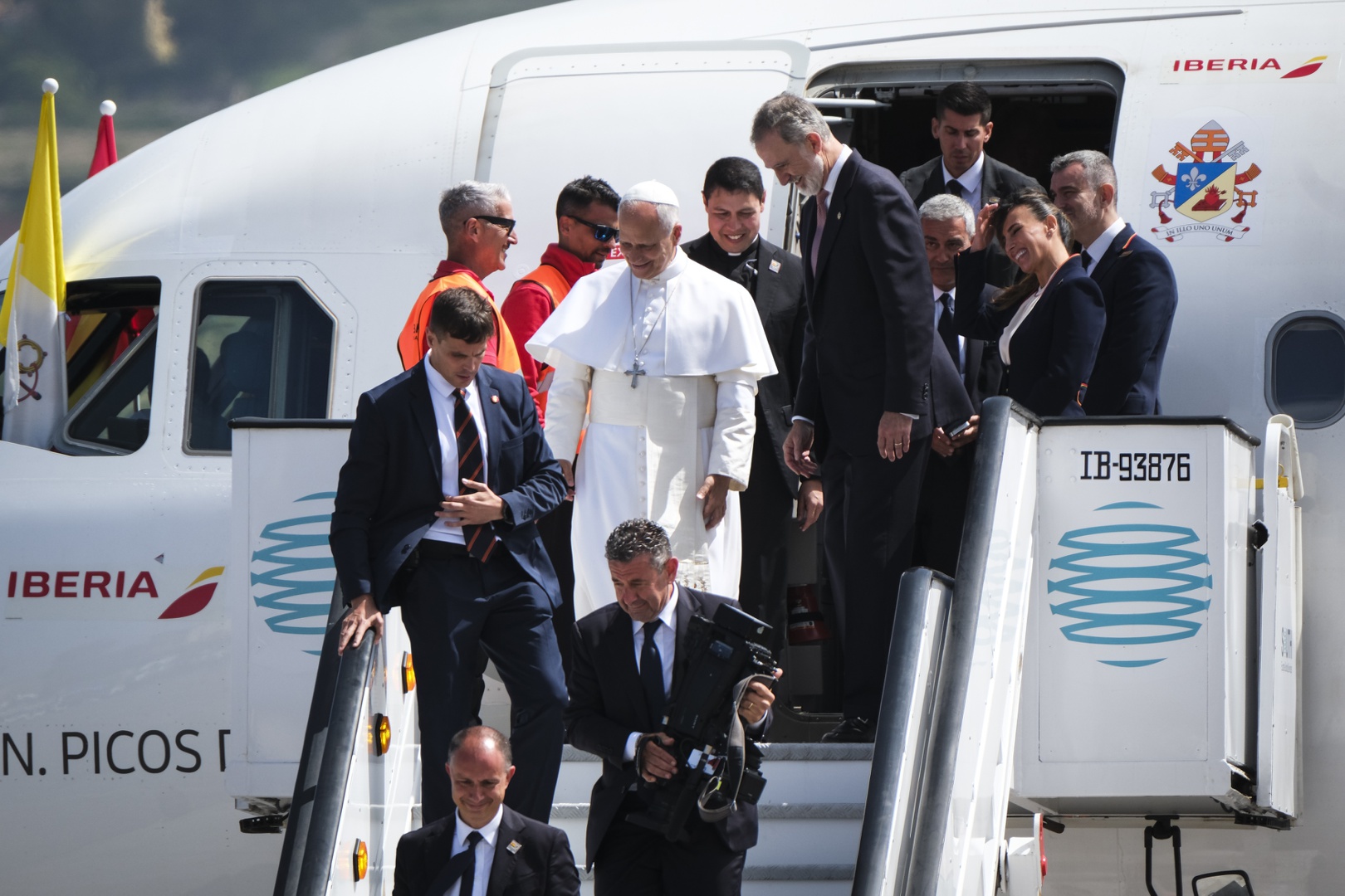 Una incidencia técnica en el avión retrasa la salida del papa del ...