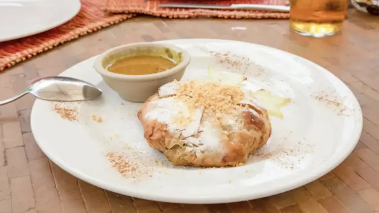 Qué es la pastela marroquí, un plato de origen árabe que mezcla sabores ...
