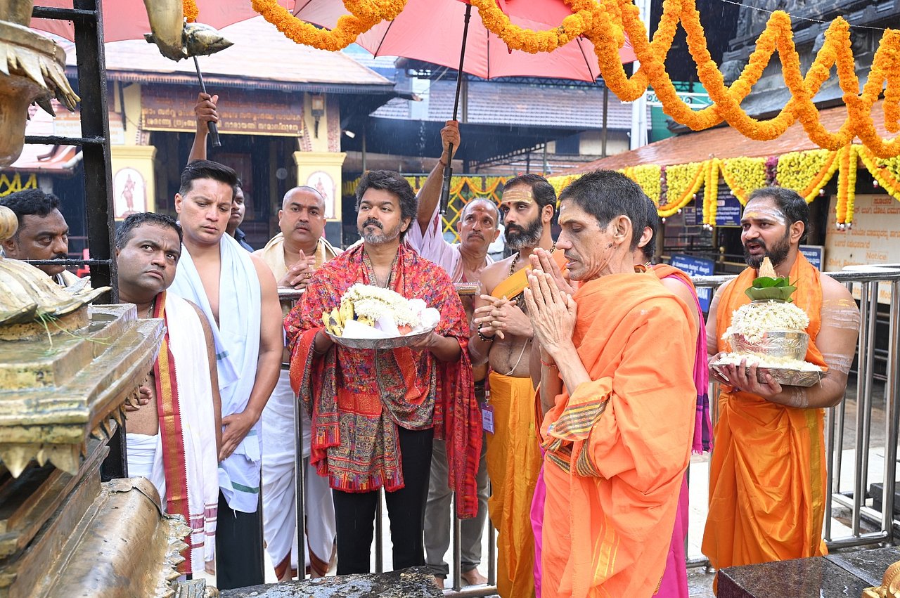 Tamil Nadu CM Joseph Vijay offers special prayers at Kollur Mookambika ...