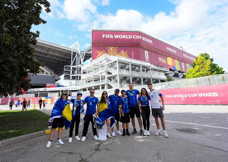 Buble headlines star-studded opening ceremony before Canada vs Bosnia