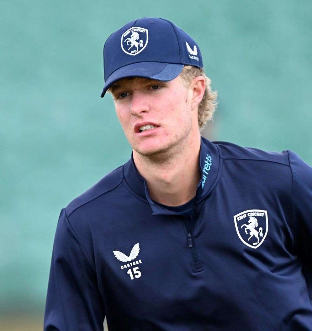 Kent (178 all out) lead Lancashire (17-2) by 161 runs in County ...