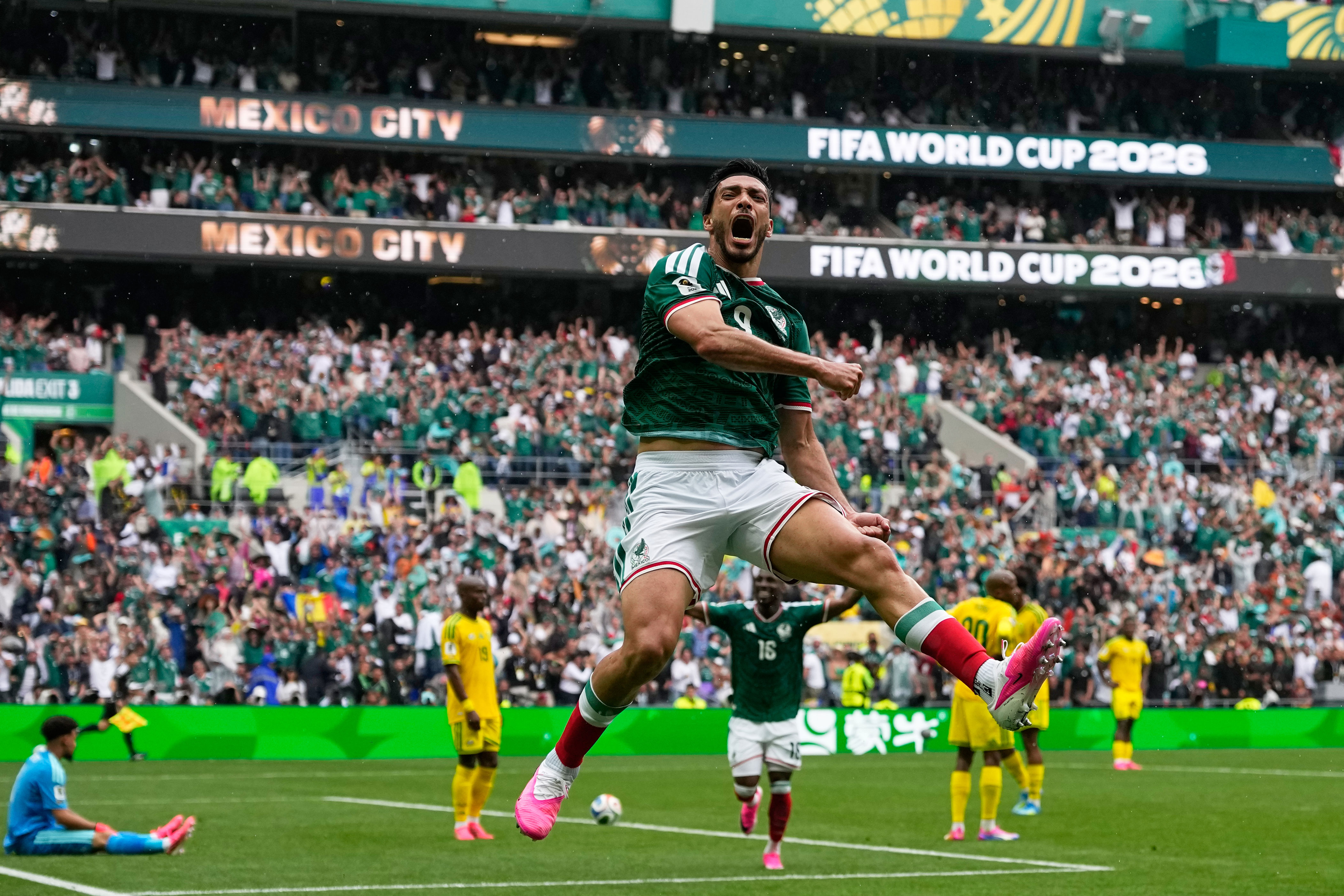 One extraordinary photo: Raúl Jiménez's goal seals Mexico victory