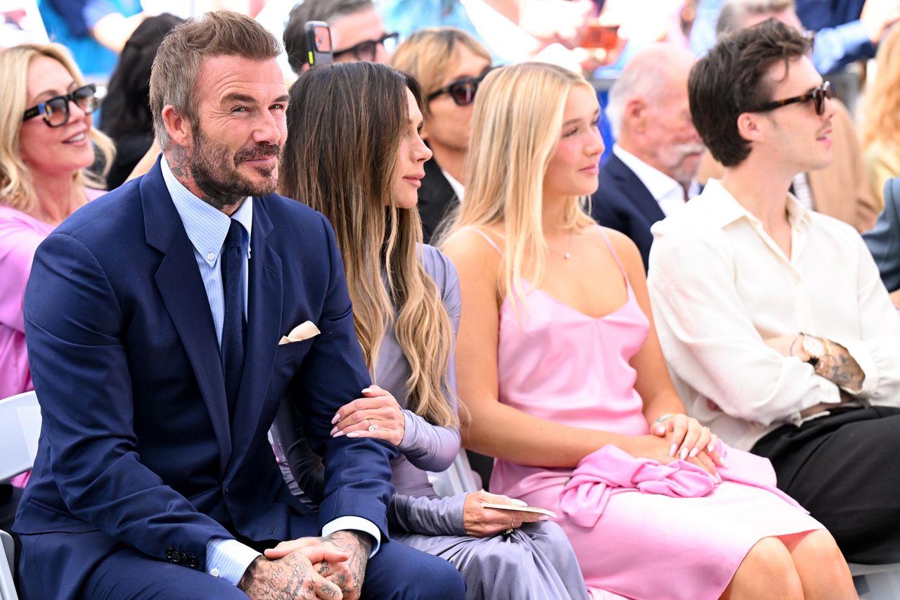 David Beckham poses with wife Victoria and 3 of his 4 kids at Hollywood ...