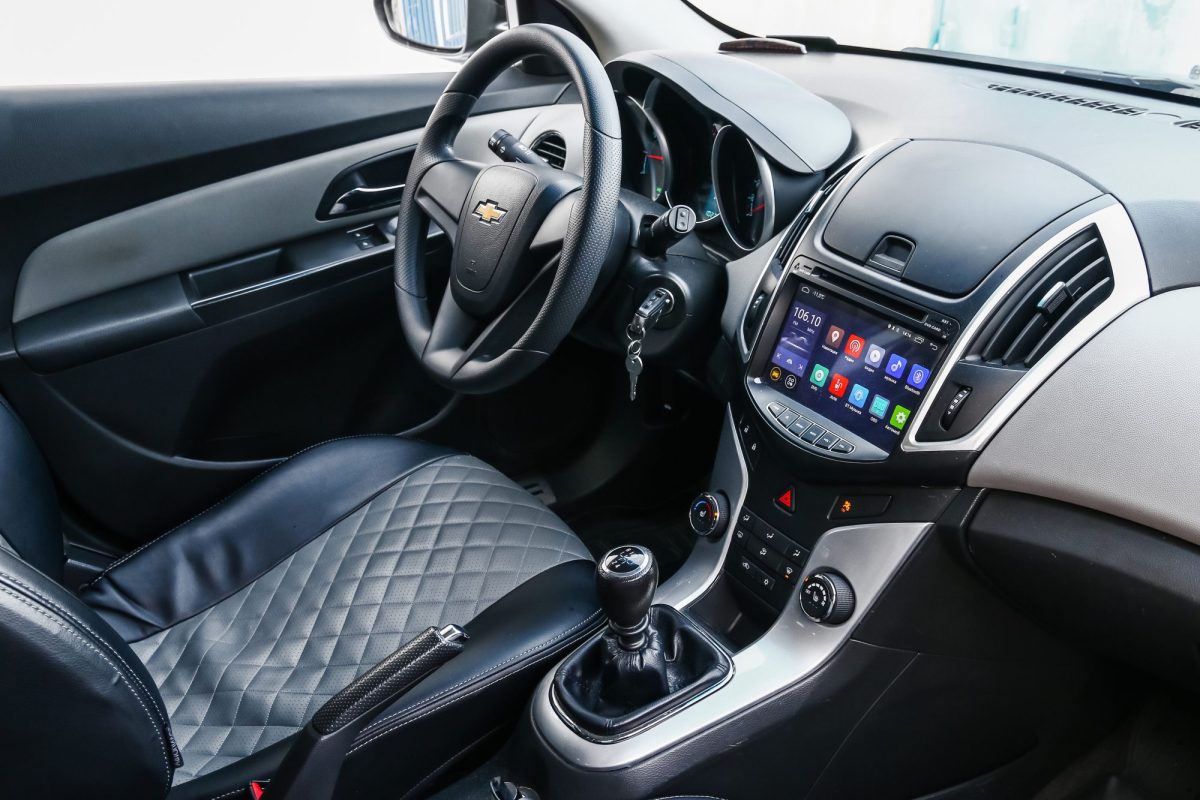 Für Android Auto: Dieser reduzierte Adapter beseitigt unansehnliches ...