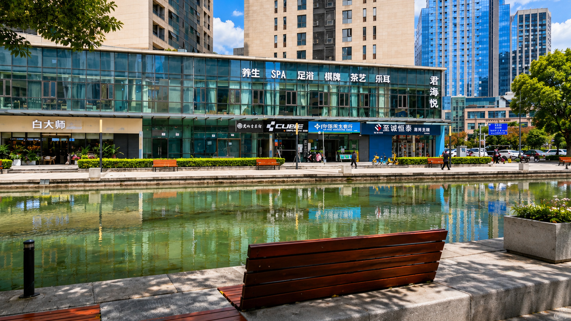 A calm canal turns China’s busy block into urban escape