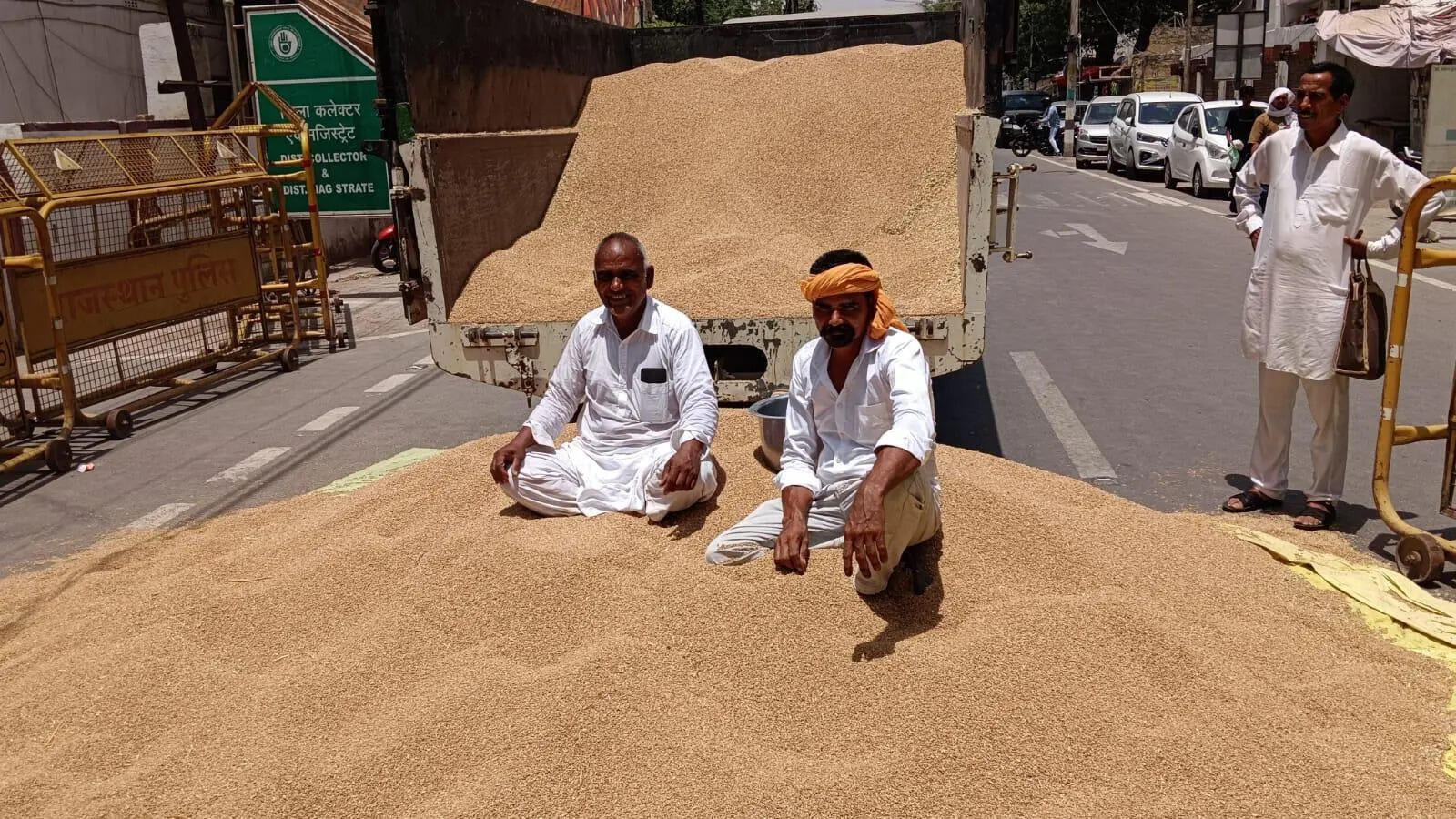 Farmers protest alleged irregularities in wheat procurement at MSP ...