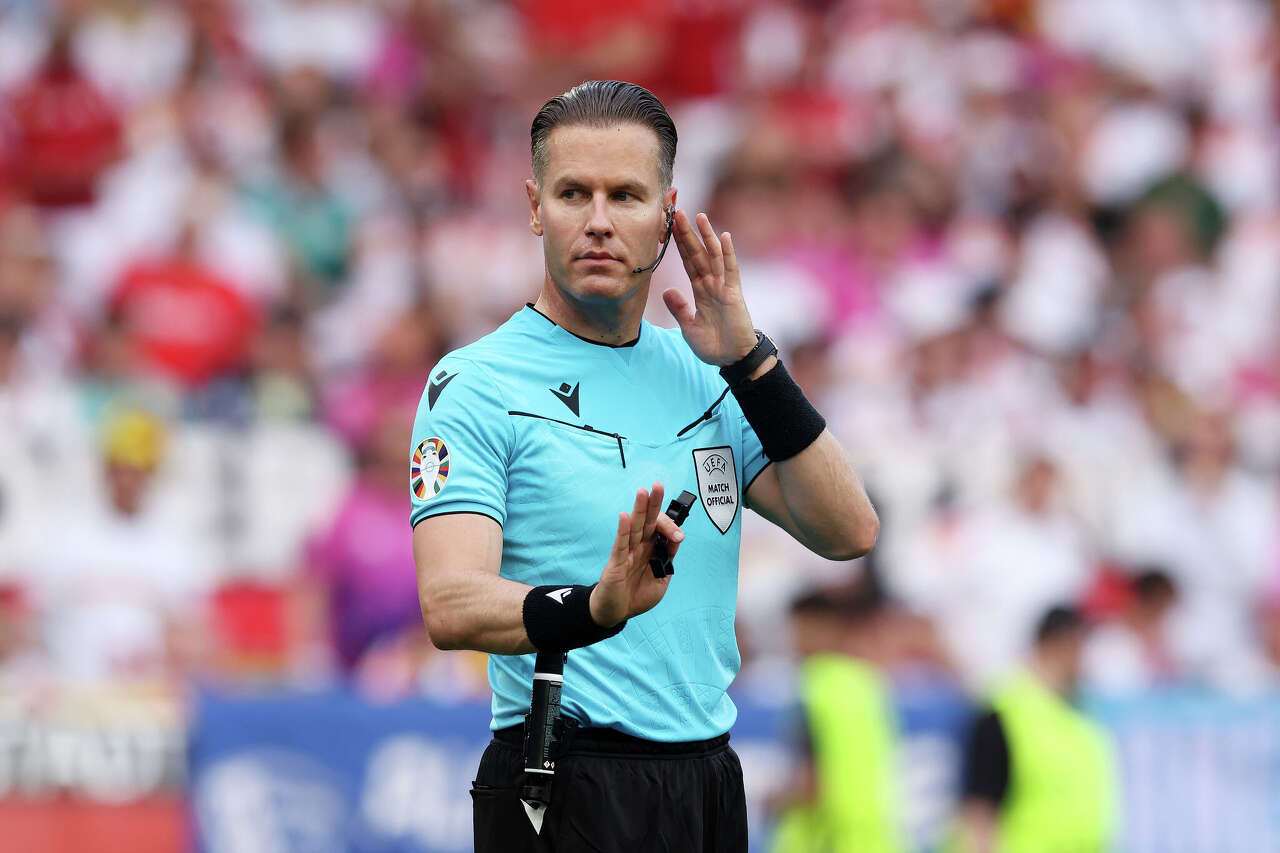 Stoppage time explained: Here's why World Cup soccer games almost never ...