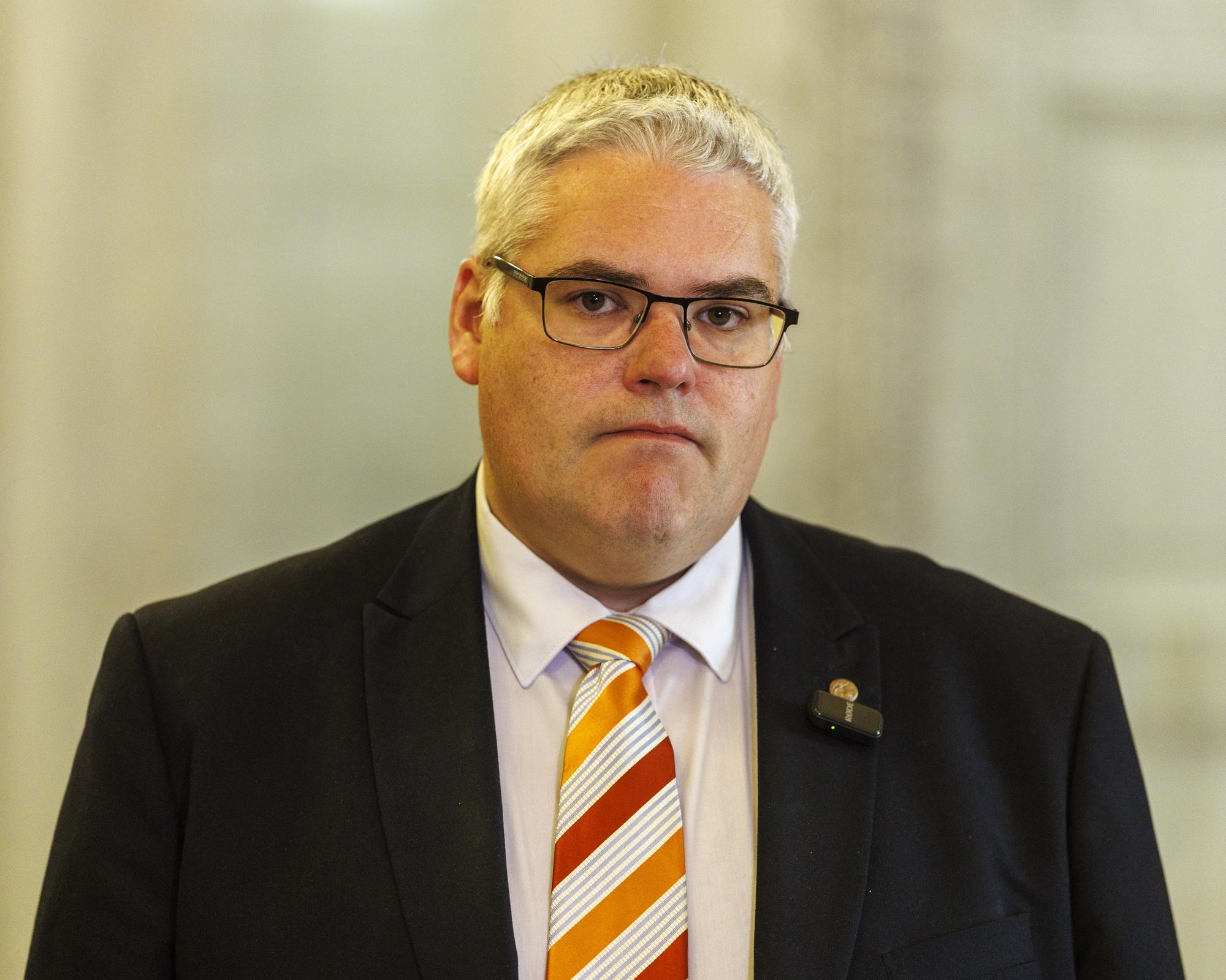 Unionists say Armed Forces minister's resignation backs up their ...