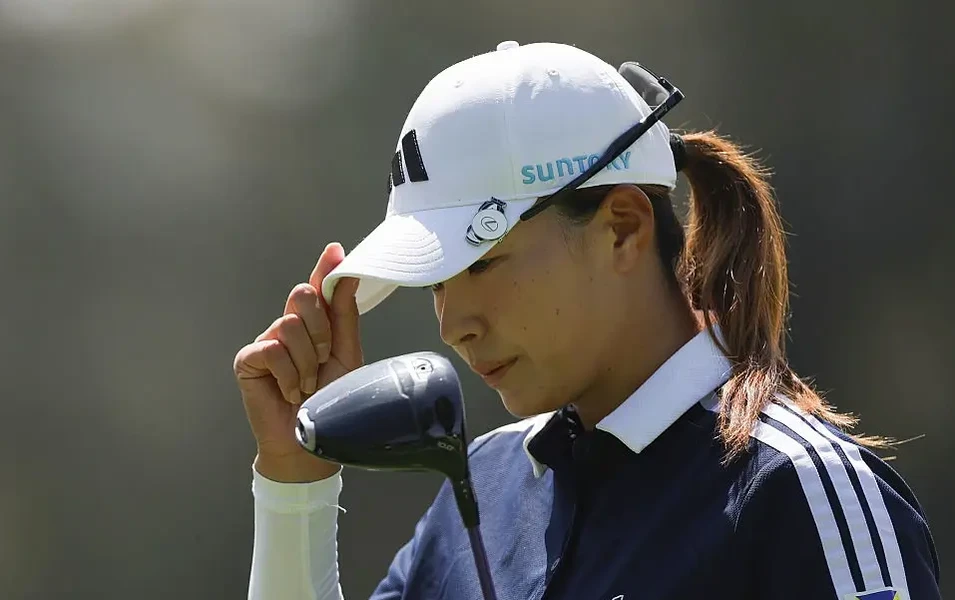 渋野日向子、青のユニで日本代表応援