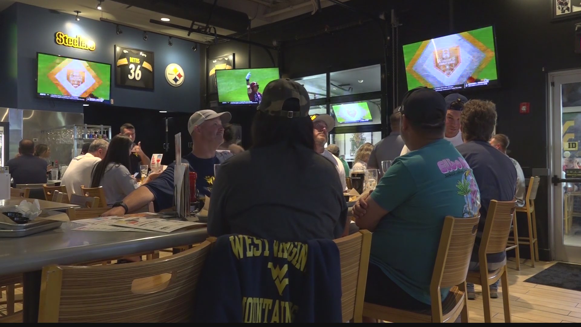 Mountaineer fans at home rally behind WVU baseball in Omaha