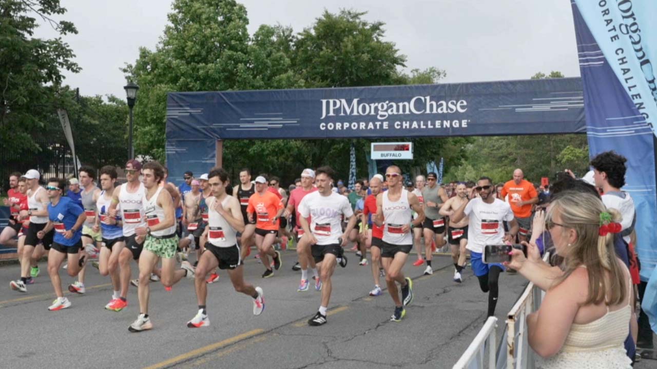 Thousands of runners cross the finish line for JPMorganChase Corporate ...