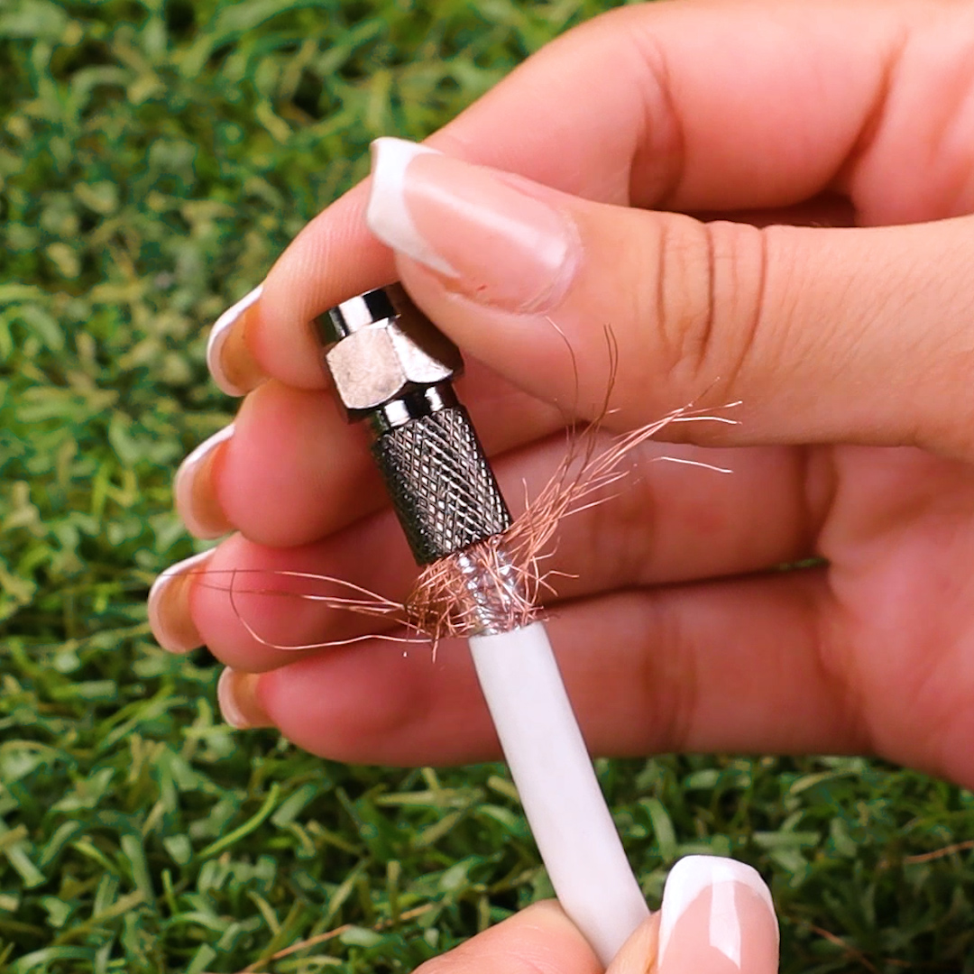 Fast and easy coax cable connector setup! 📺🔌