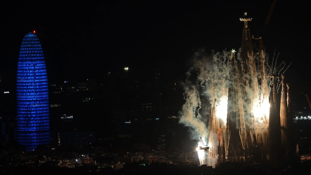 Pope leads inauguration of Sagrada Família’s tallest tower
