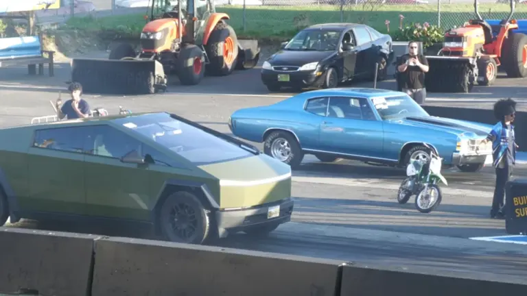 Tesla Cybertruck takes on classic muscle car 1970 Chevelle Malibu in a ...
