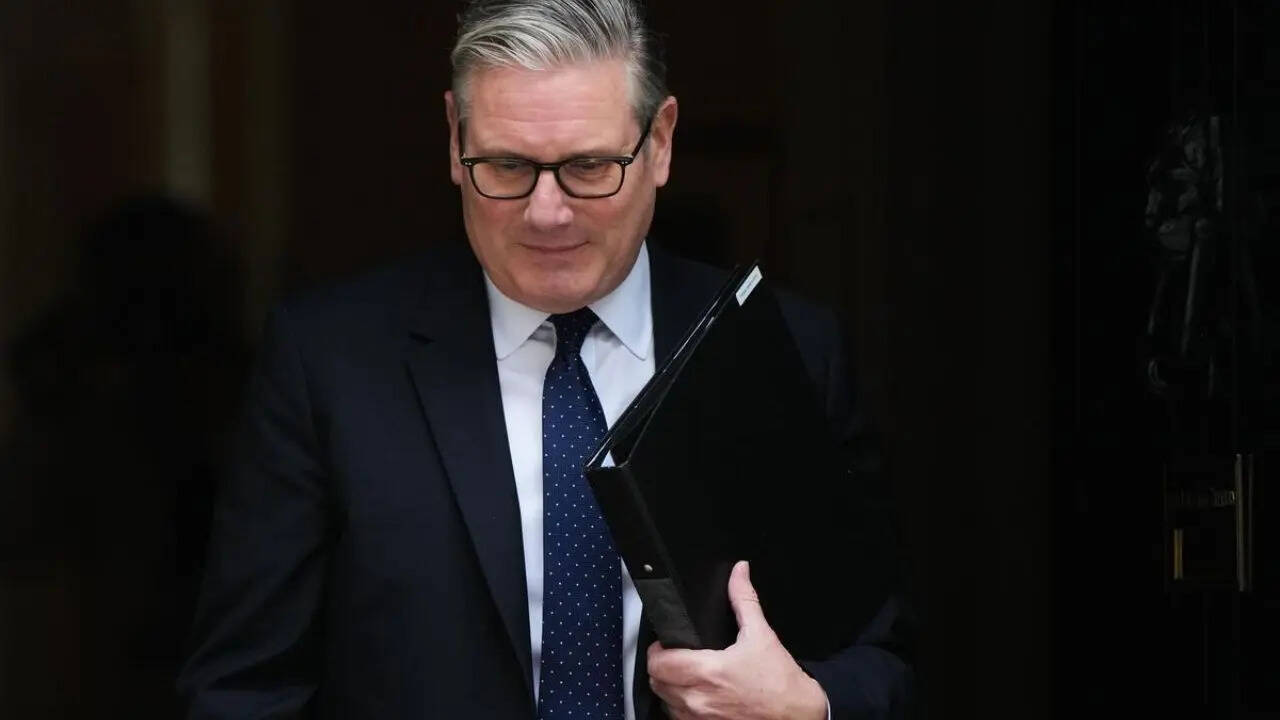 UK set to block teenagers from high-risk social media apps, says report