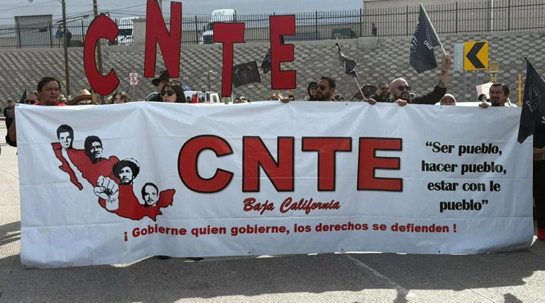 Mexican teachers block access to Otay export entry