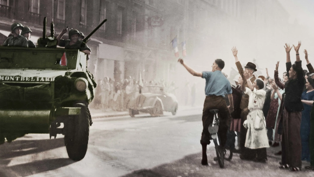 18 colorized and restored photos from history