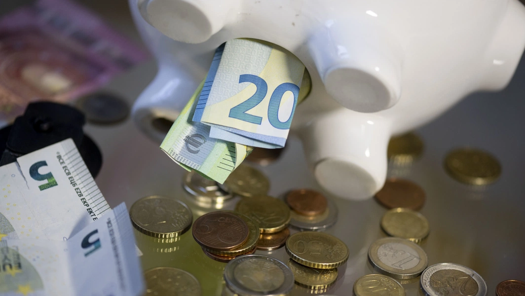 Strategies for achieving financial independence early
