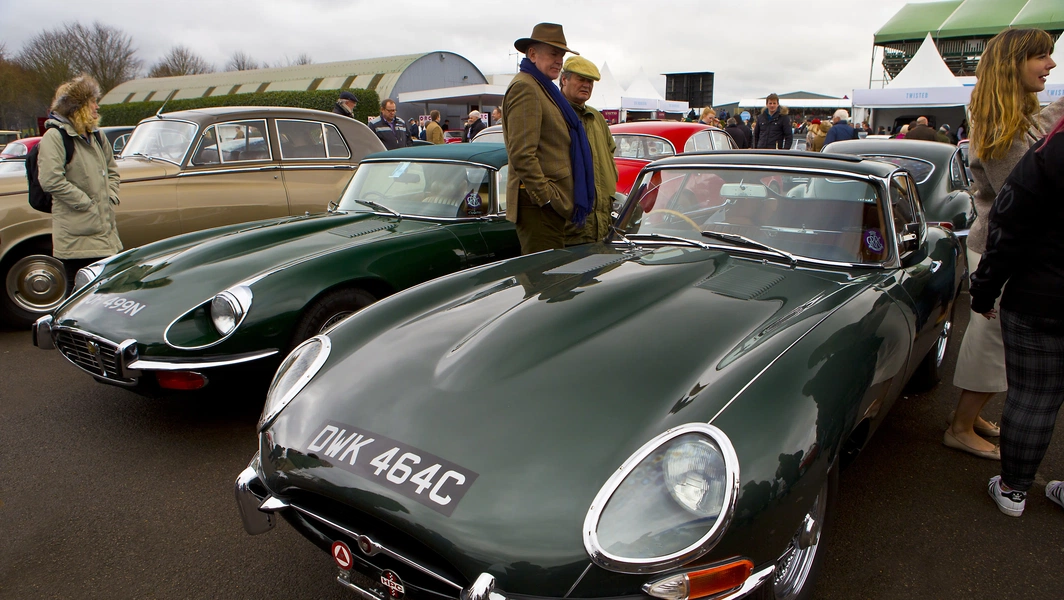 10 classic car colors that shine and those that don’t