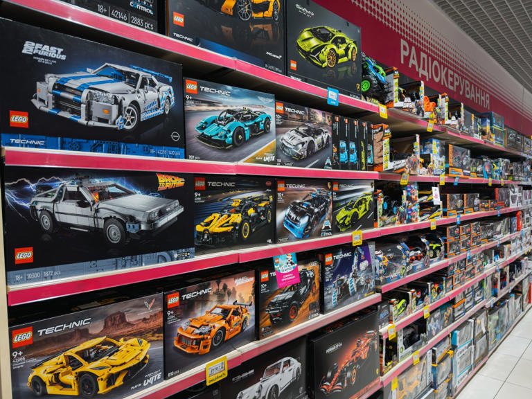Texas bandit who swiped over 200 Lego sets in 50-day crime spree gets ...
