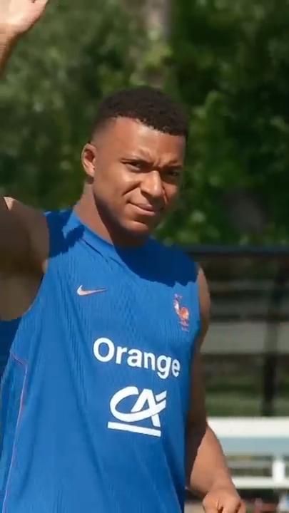 Vertical soccer WC26 France training
