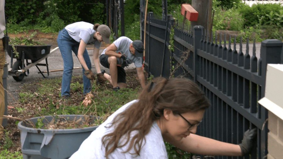 JET/FOX employees volunteer at Erie Zoo for Founder’s Day