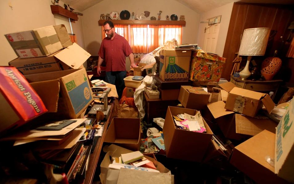 Man finds hidden cash while clearing late mother’s home