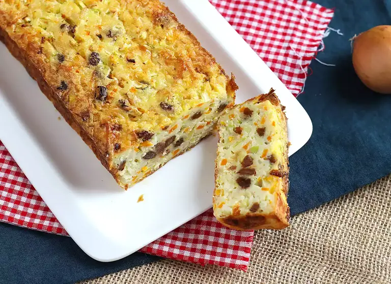 Cake de semoule à la courgette et à la carotte