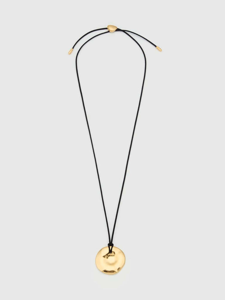 The 2026 jewelry trend it girls are wearing to make summer outfits ...