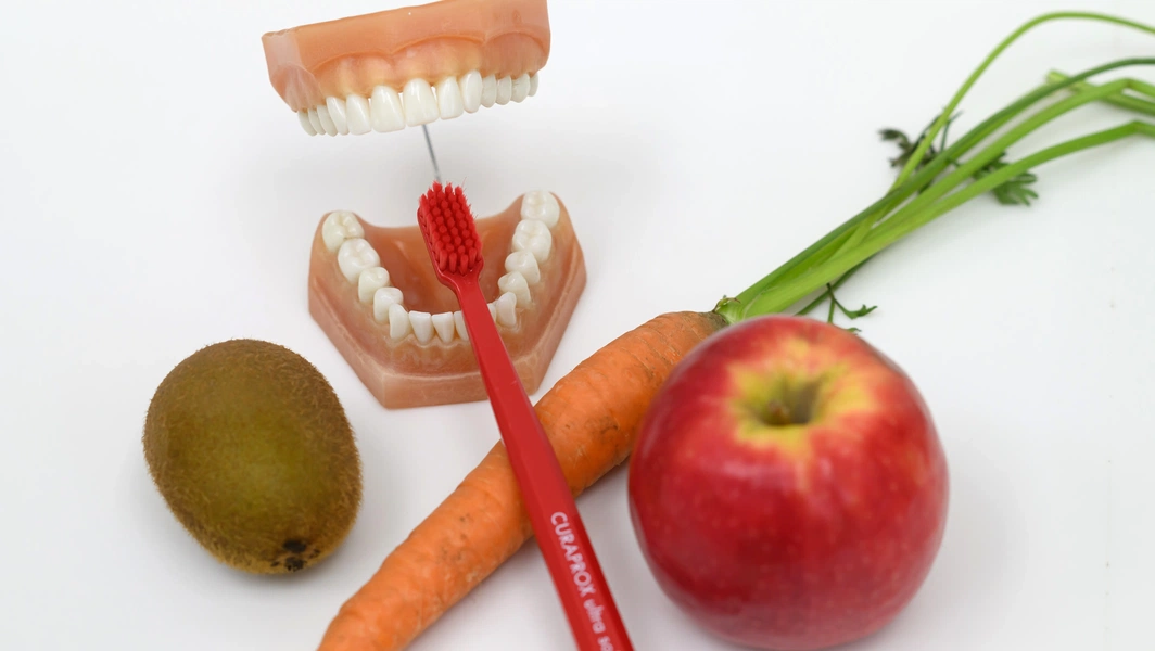 How foods and drinks affect dental health