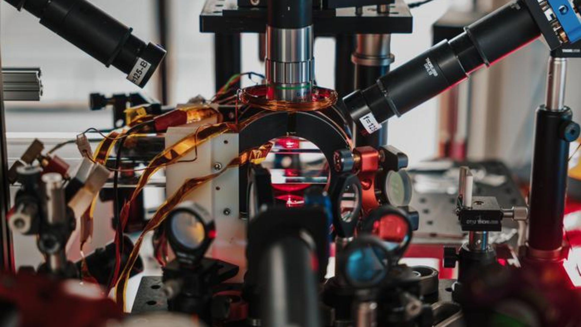 Scientists forge 24,000-atom mini universe that generates time without ...