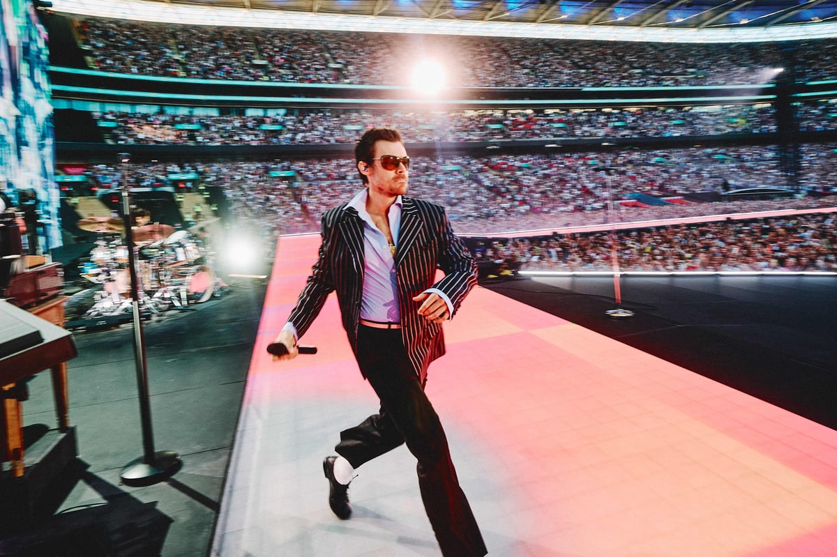 Harry Styles kicks off record-breaking Wembley run with Hockney tribute