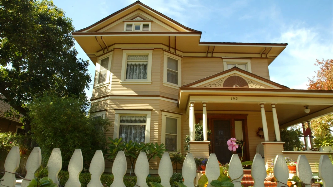 9 real-life homes from film and television