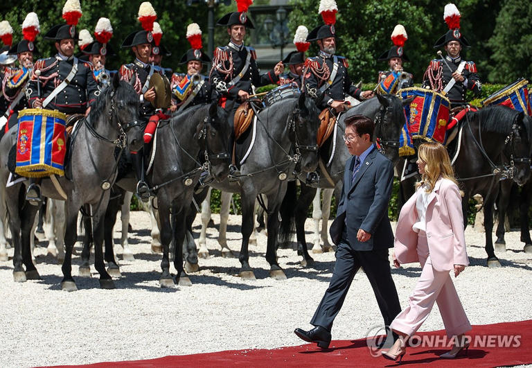 S Korea-Italy summit talks in Rome