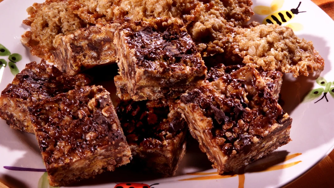 7 refreshing dessert bars for summer gatherings