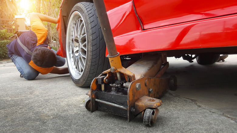 4 dangerous mistakes people make when using a floor jack and jack stands