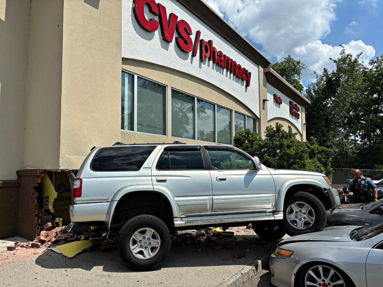 Woman crashes car into CVS in Bergen County on Friday: Police