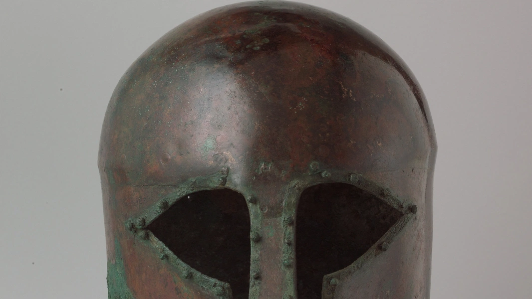 15 historic helmets of protection and power