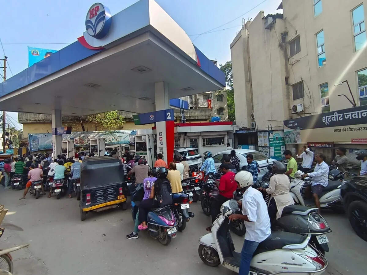 Govt notifies order to cap bulk fuel buys during crunch