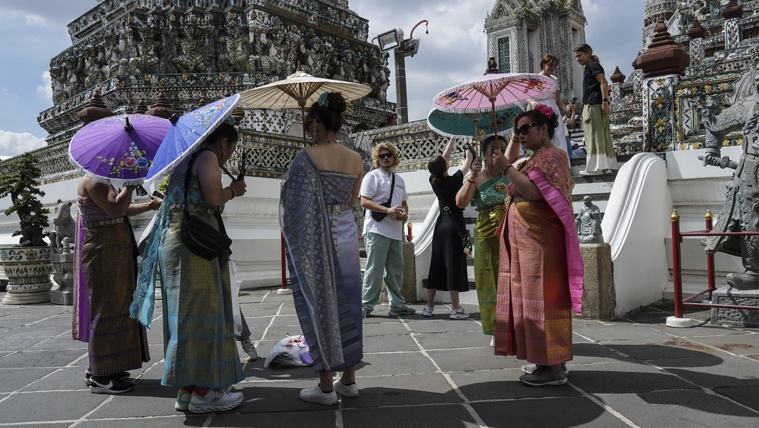 Cultural gestures and customs that can offend abroad