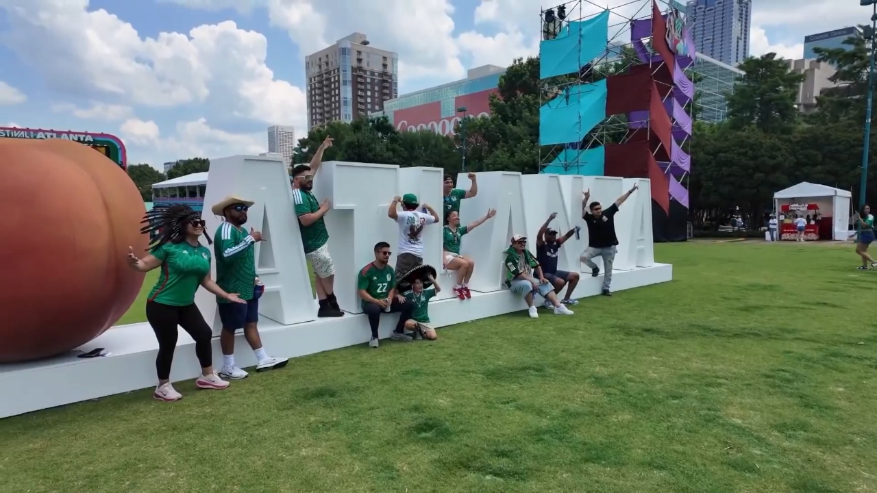 Hot weather leaves visitors to Atlanta men's World Cup events sweating