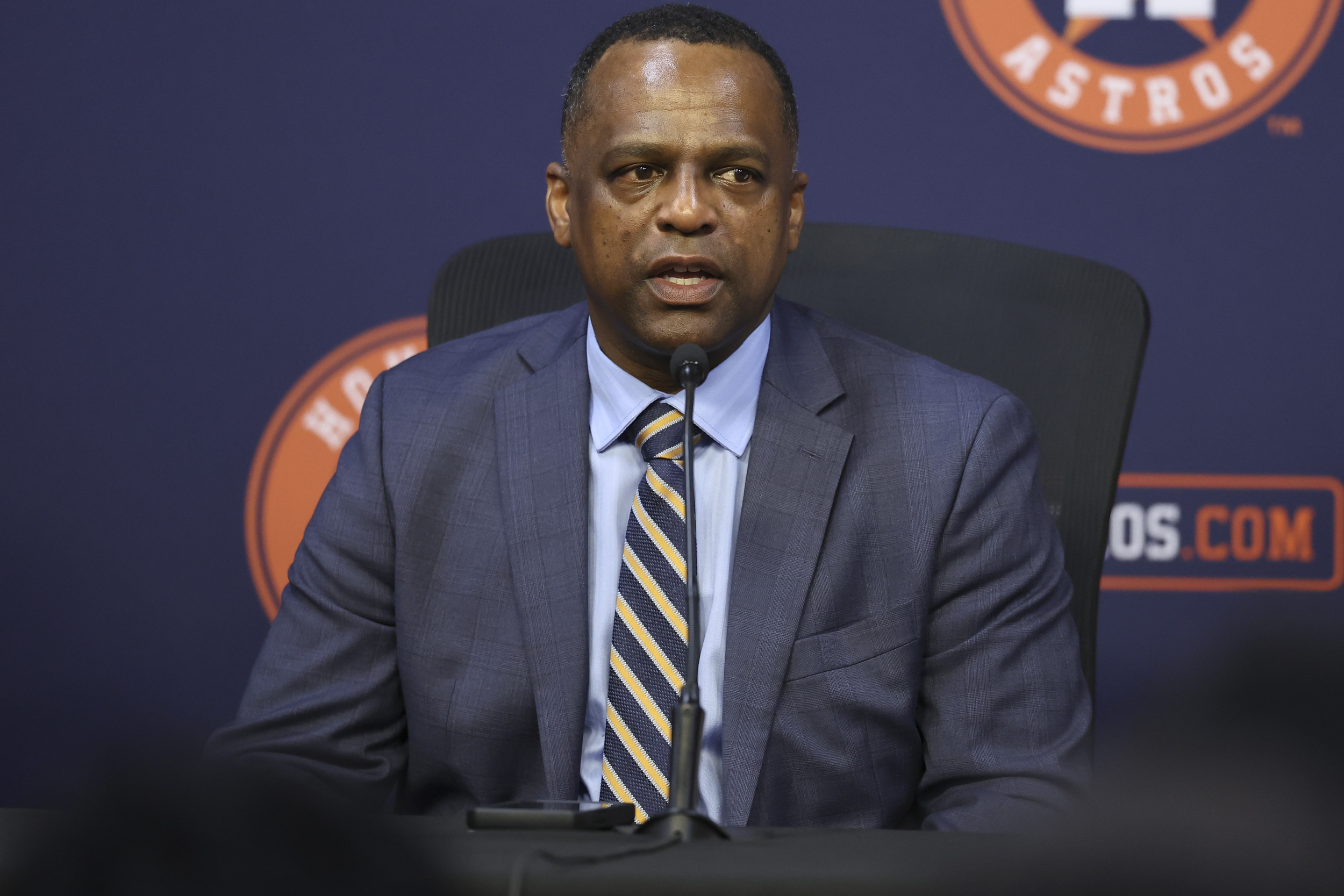 Astros interested in outfield, bullpen upgrades