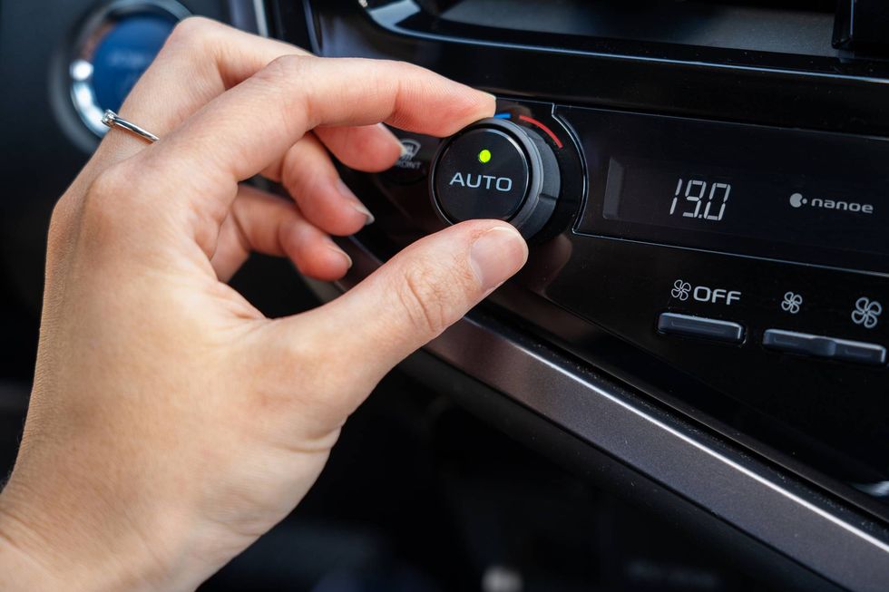 Man charged: Kids left in hot car for massage