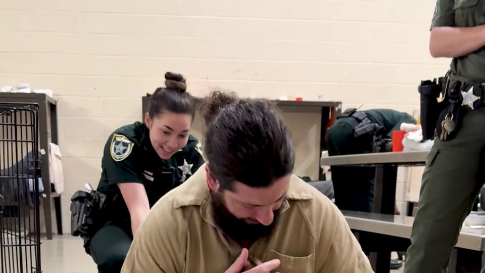 Inmates foster puppies and kittens in innovative Florida program