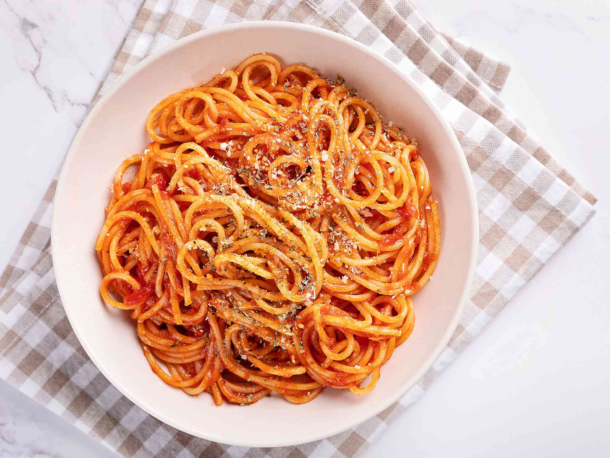 The secret to making pasta sauce actually cling to your noodles
